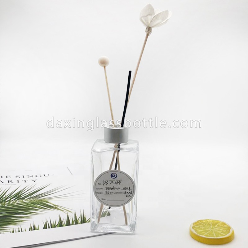 China Reed Diffuser Glass Bottle Manufacturers