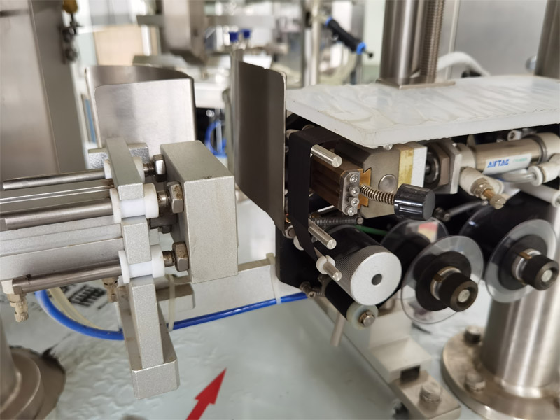 Supply liquid premade pouch filling machine with piston pump ...