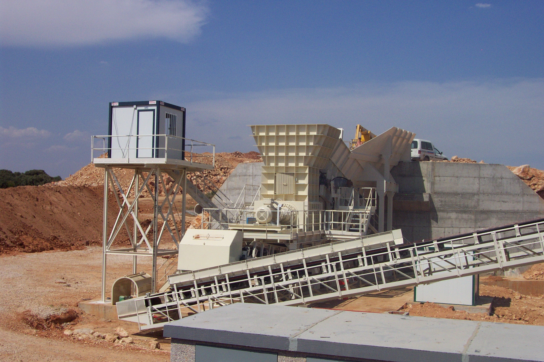 SPAIN LIMESTONE SEMI-MOBILE SIZING STATION- PRIMARY ALP 800 SERIES TWIN ...