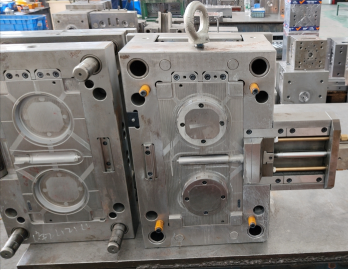 Supply Two Cavity Injection Mould For Plastic Parts From Fengjin Mold ...